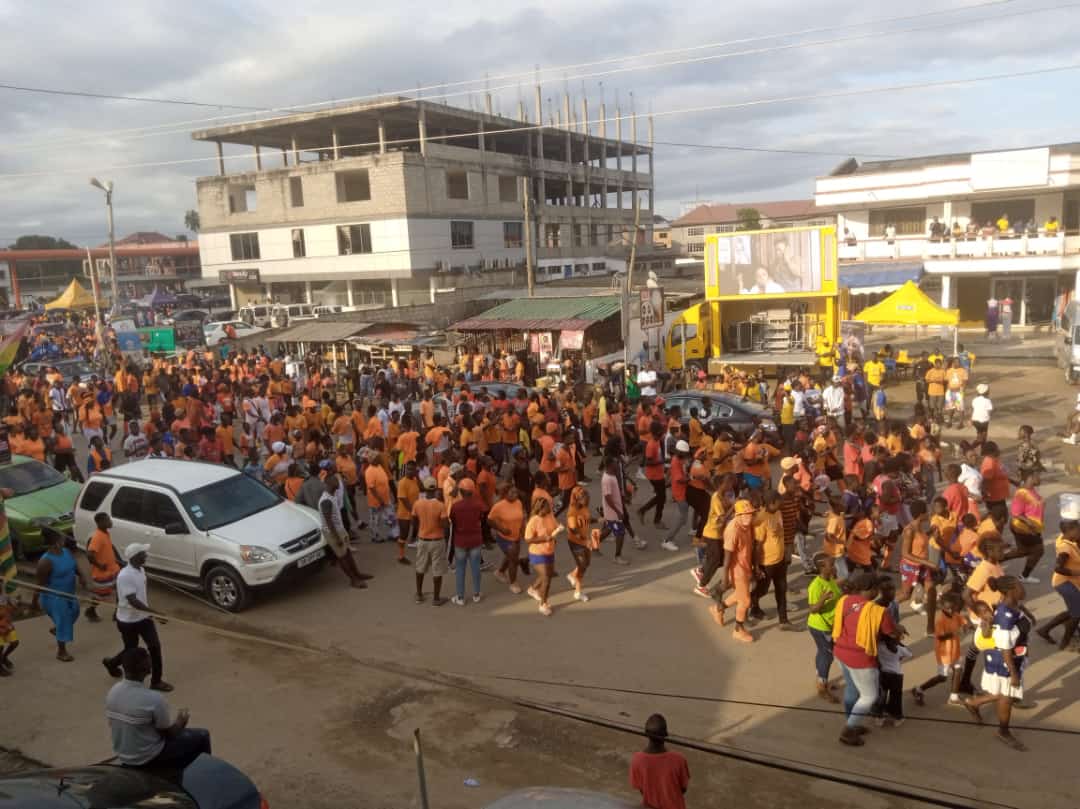 Massive turnout at the 2022 Oguaa Orange Friday Street Carnival | Ghana ...