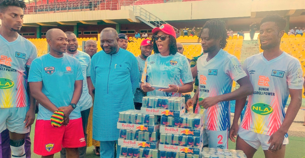 Accra Mayor Donates to Accra Hearts of Oak | Ghana News Agency