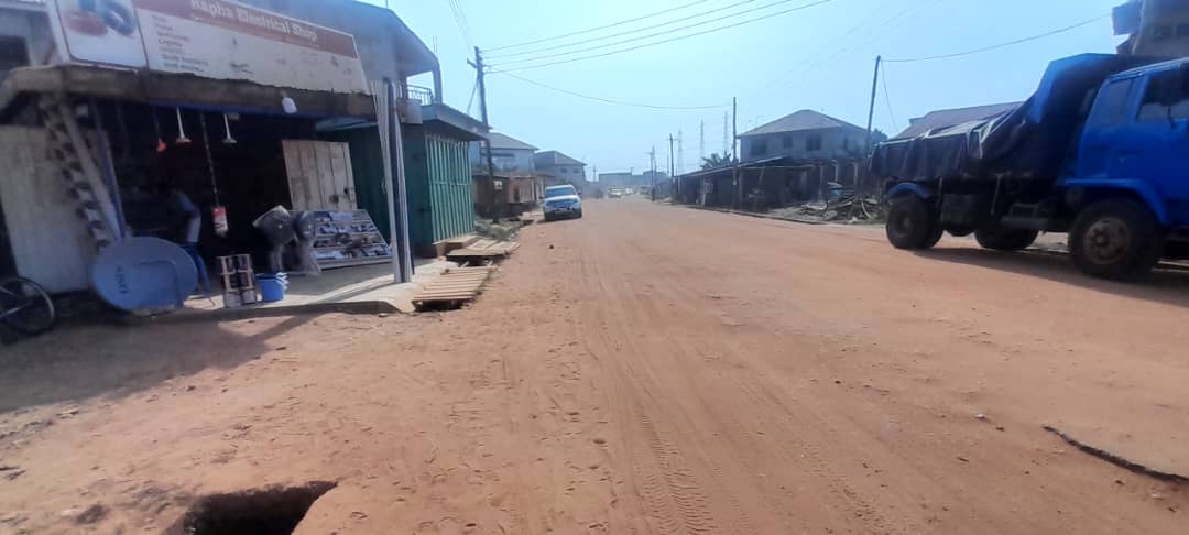 Saki residents bemoan poor roads | Ghana News Agency