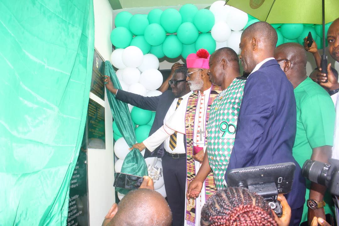 APSU 98 hands over staff apartment complex to alma mater | Ghana News ...