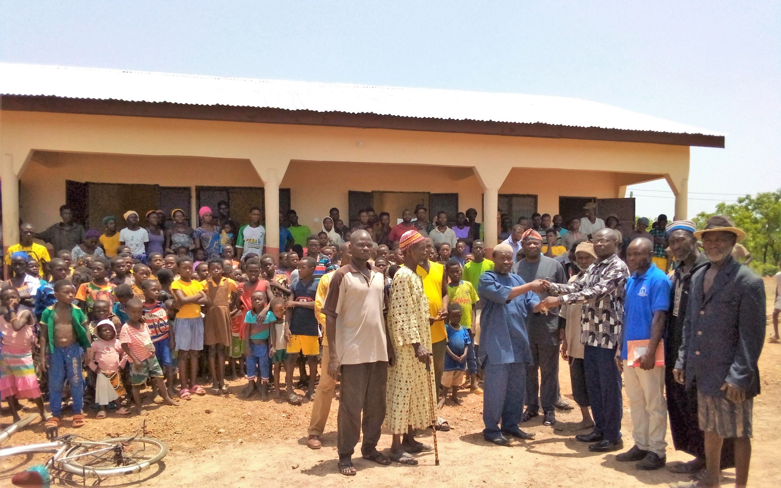 Yendi Municipal Assembly hands over school block to GES | Ghana News Agency