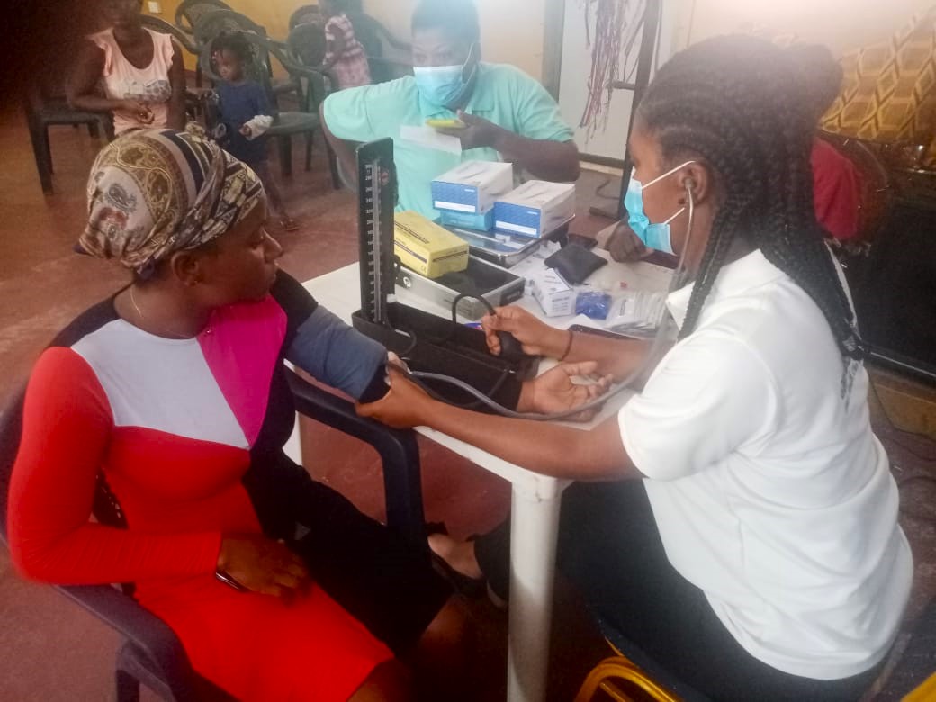 Tema General Hospital screens residents of Community 12 | Ghana News Agency
