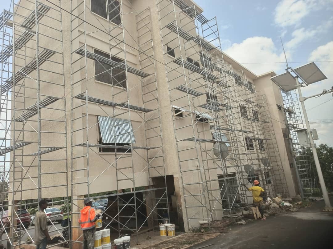 NEUCE paints support KATH for its doctors' flats facelift | Ghana News ...