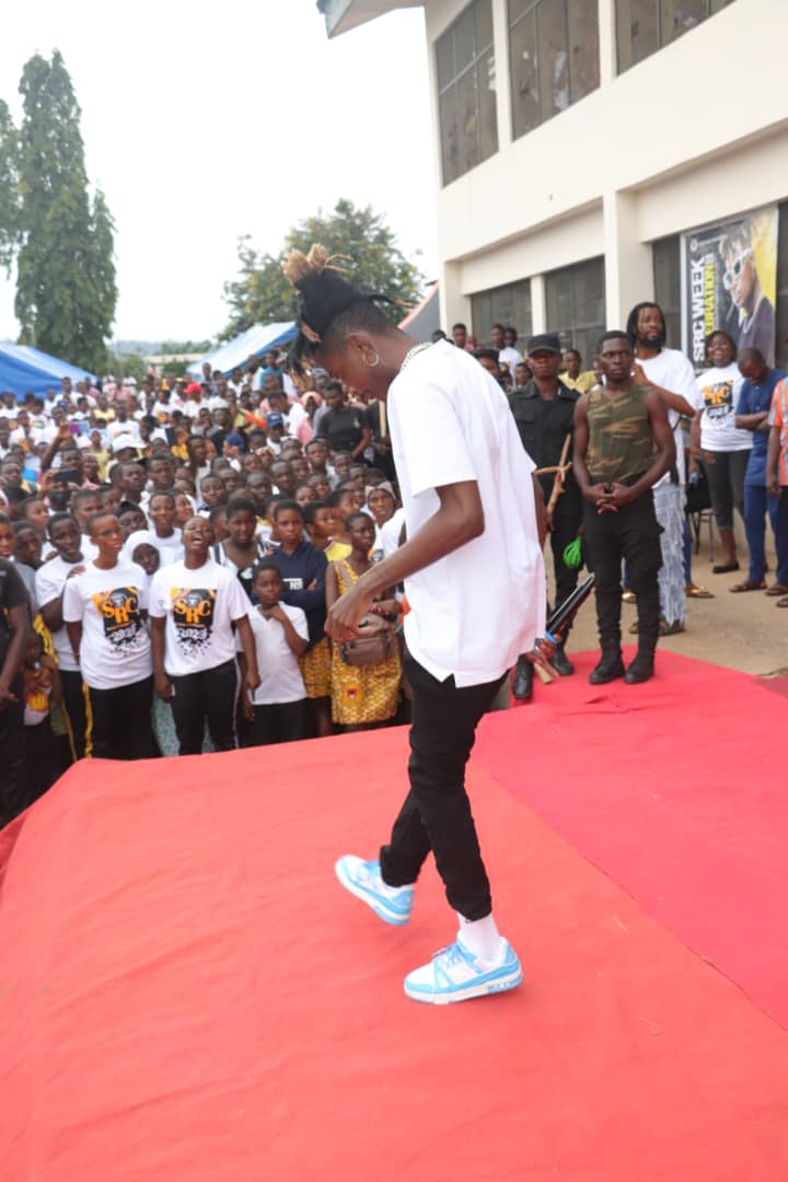 Chief One dazzles students, residents of Kadjebi | Ghana News Agency