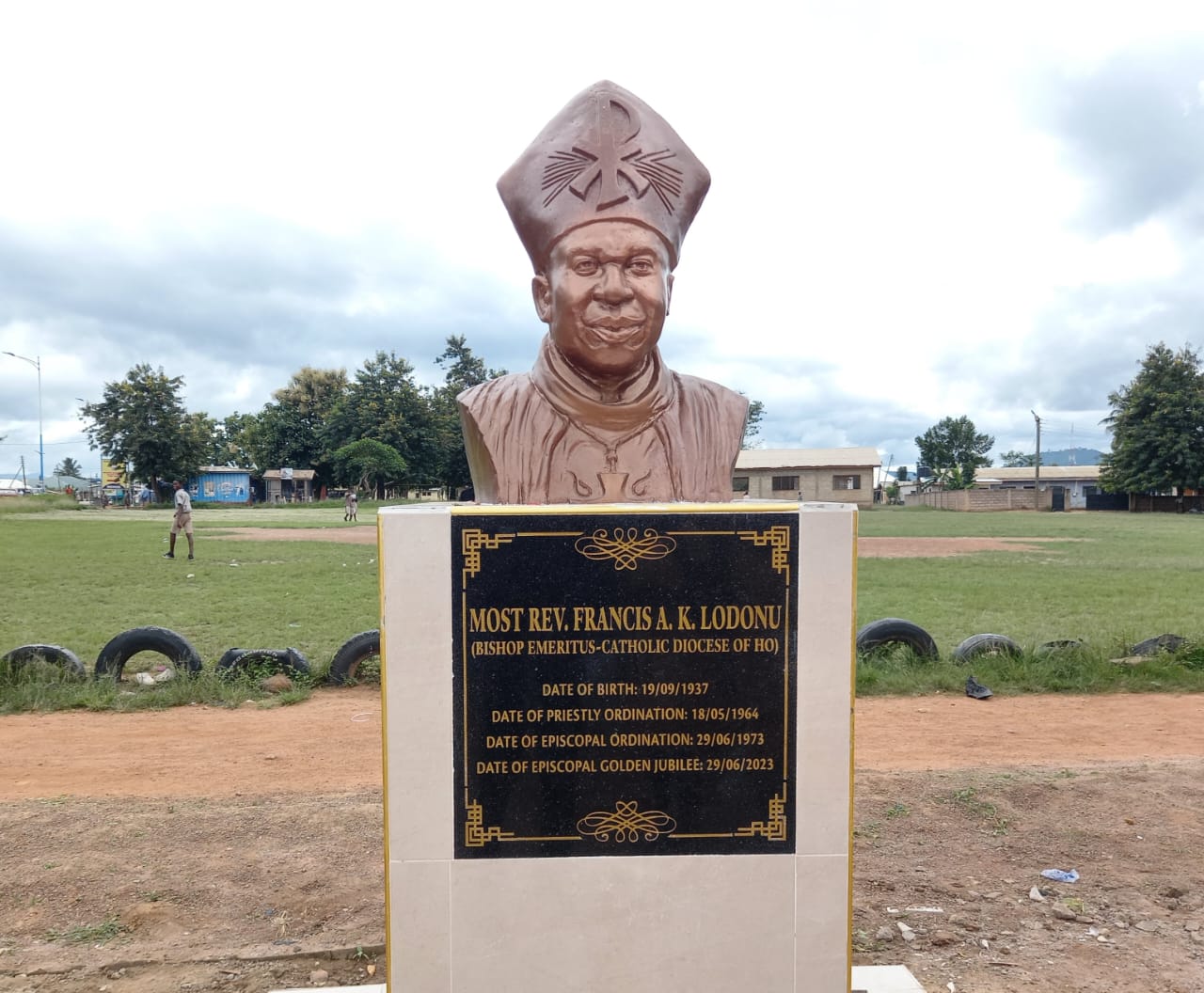 Bust unveiled to celebrate golden Episcopal anniversary of first Ho ...
