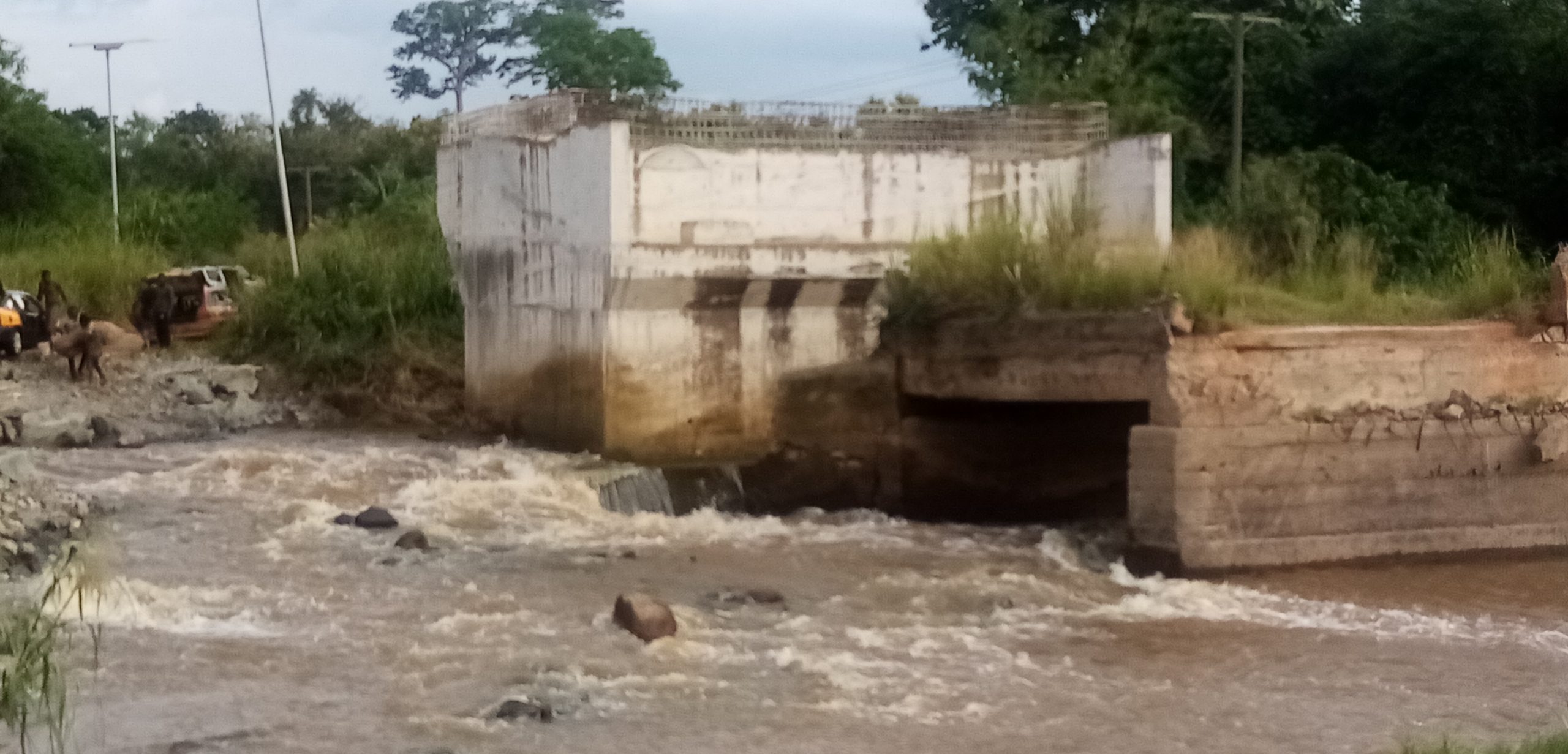 Drivers, traders appeal for resumption of work on abandoned Tano bridge ...