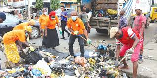 Hundreds turn up at Agona Swedru clean up exercise | Ghana News Agency