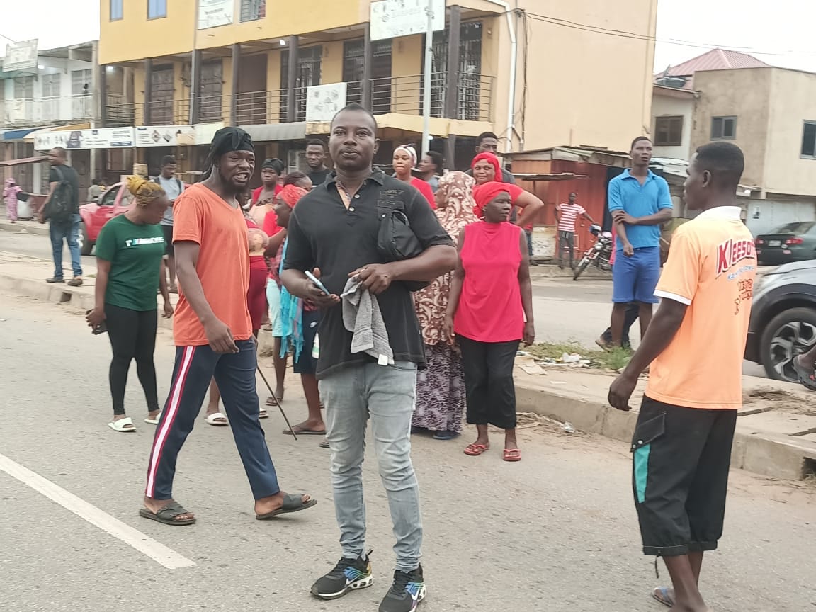 Pedestrian Knockdowns: Awoshie residents block highway | Ghana News Agency