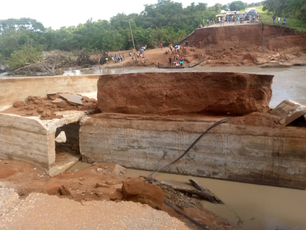 Roads and Highways Minister inspects collapsed Doli Bridge | Ghana News ...