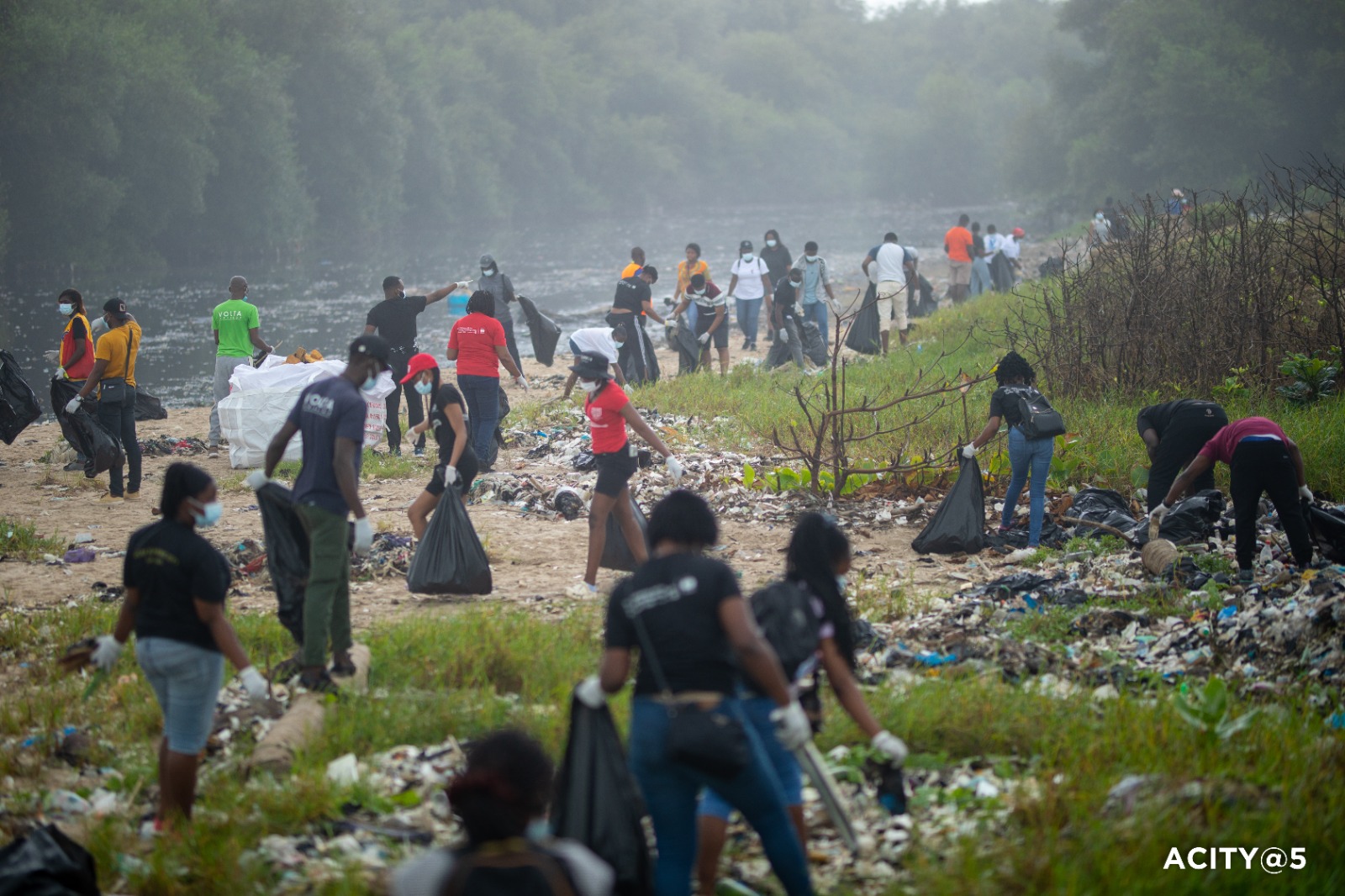 Academic City University cleans Sakumono Mighty Beach | Ghana News Agency