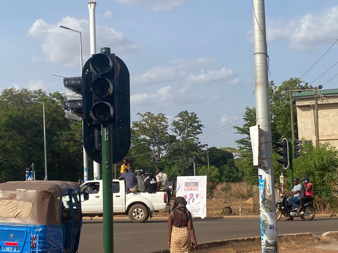 Installation of new traffic lights in Tamale begins after youth ...