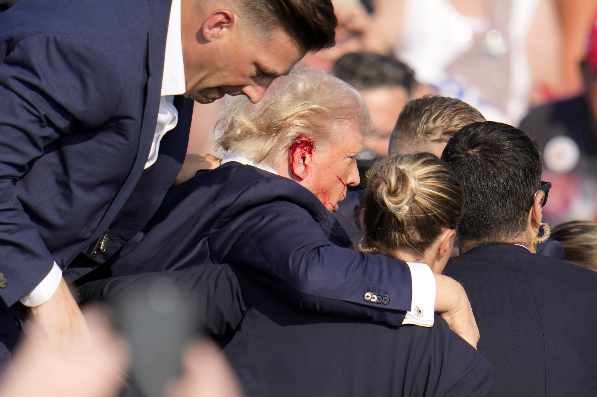 Donald Trump shot in ear as gunshots ring out at campaign rally | Ghana ...