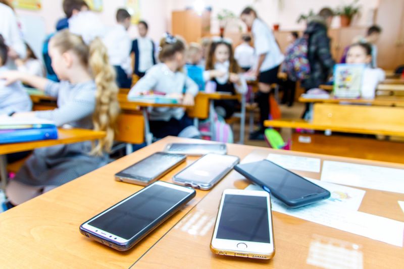 Italy cracks down on mobile phones in classrooms | Ghana News Agency