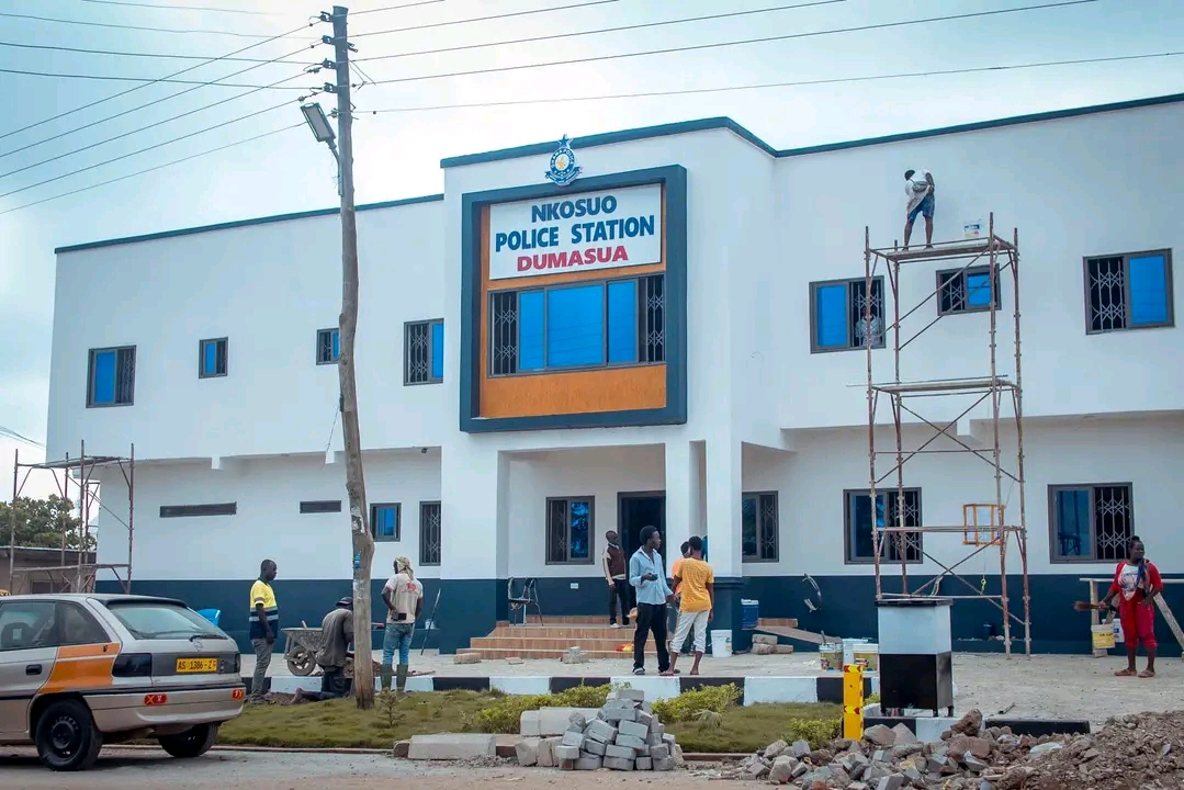 Dumasua chief inaugurates police station, 2000-capacity social center ...