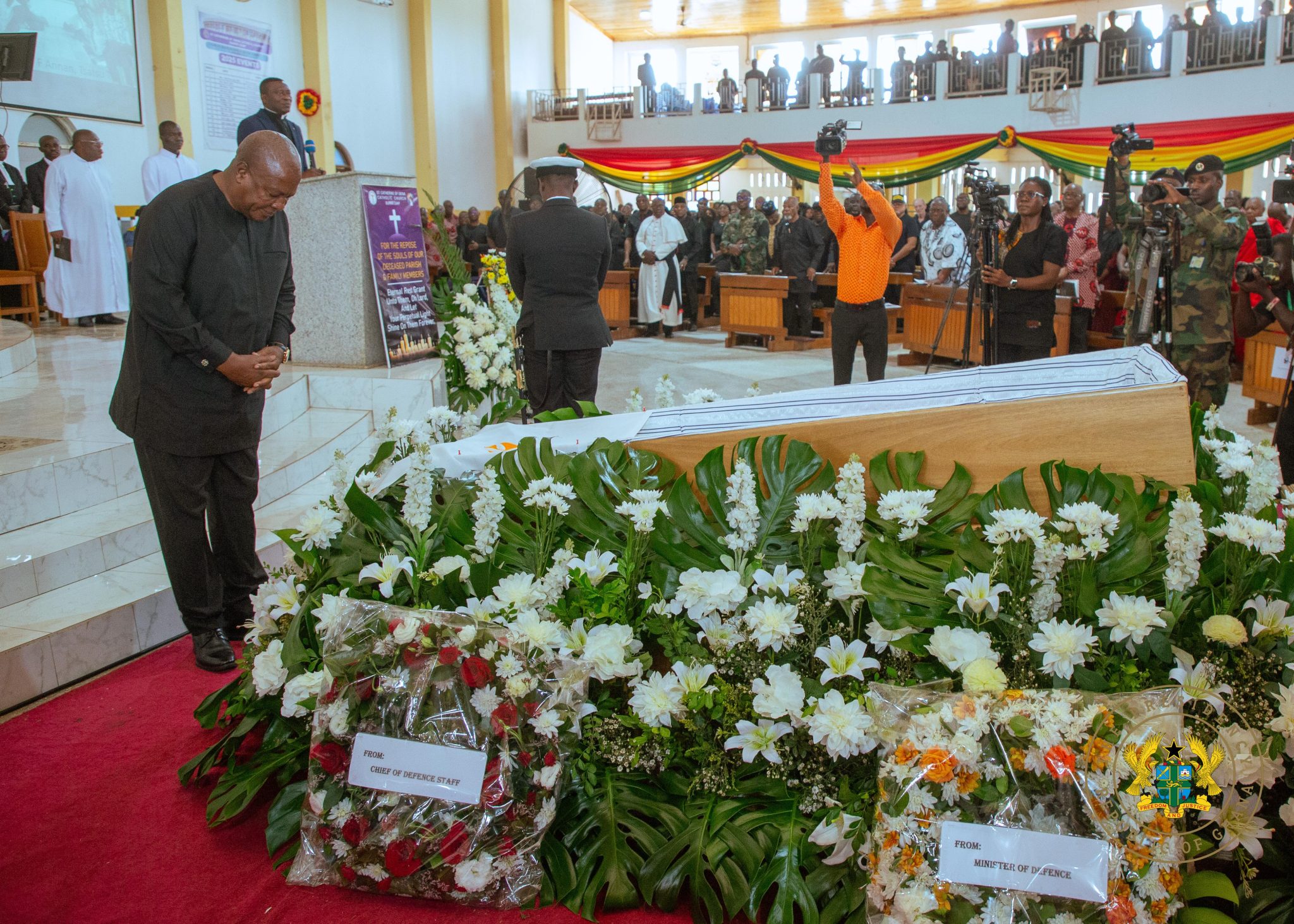 President Mahama eulogises Lieutenant General Arnold Quainoo | Ghana ...