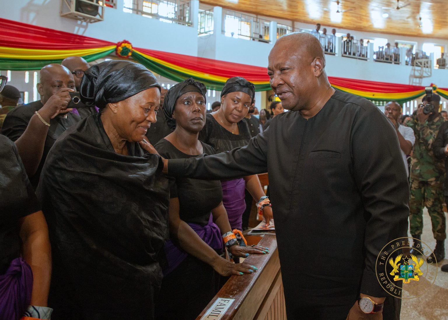 President Mahama eulogises Lieutenant General Arnold Quainoo | Ghana News Agency