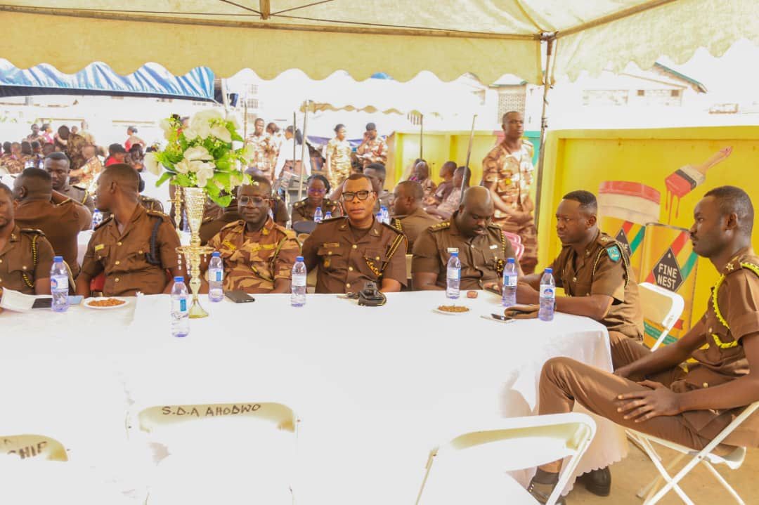 Prison officers urged to work towards bringing the prisons closer to ...