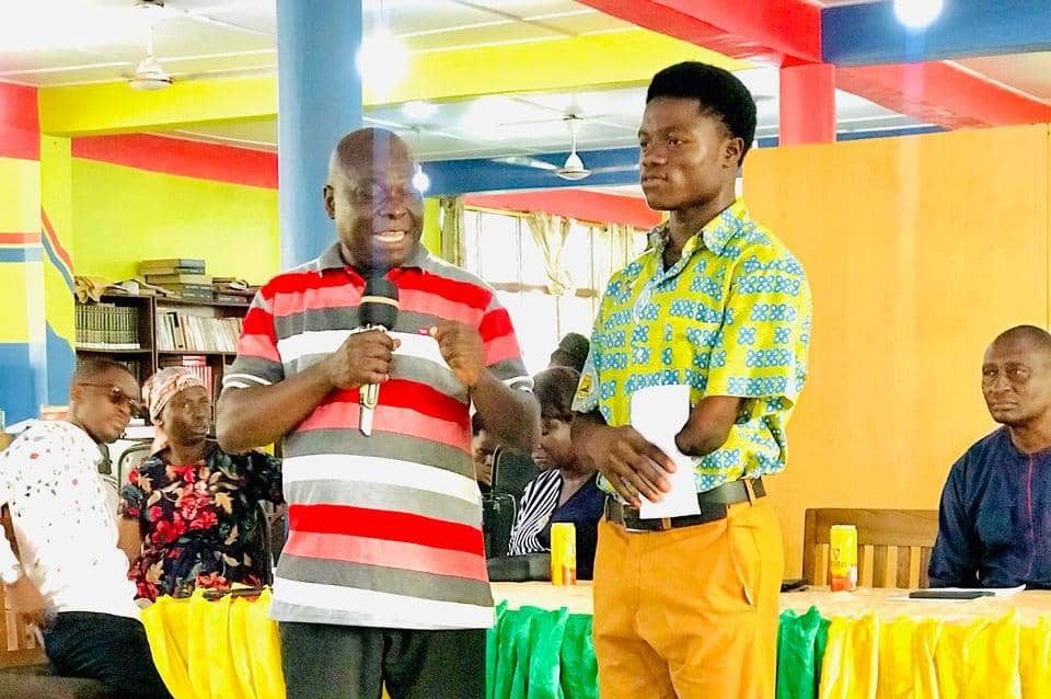 Konongo Odumase SHS old students honour amputee student | Ghana News Agency