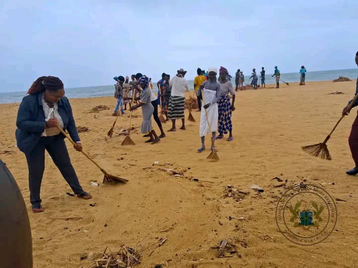Anloga District Chief Executive champions clean-up exercise at Dzita ...