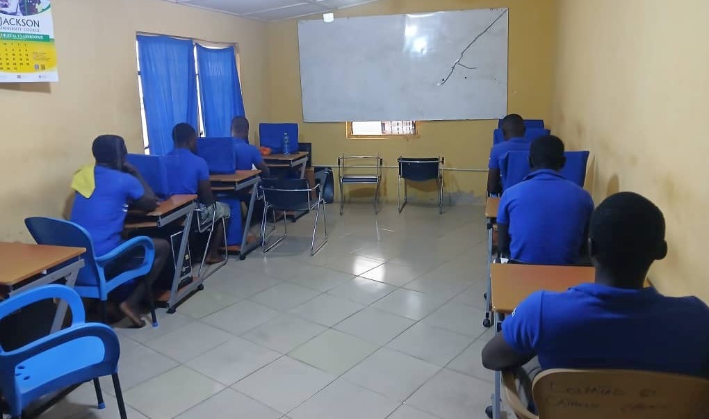 Nine prison inmates receive scholarships to study at the University ...