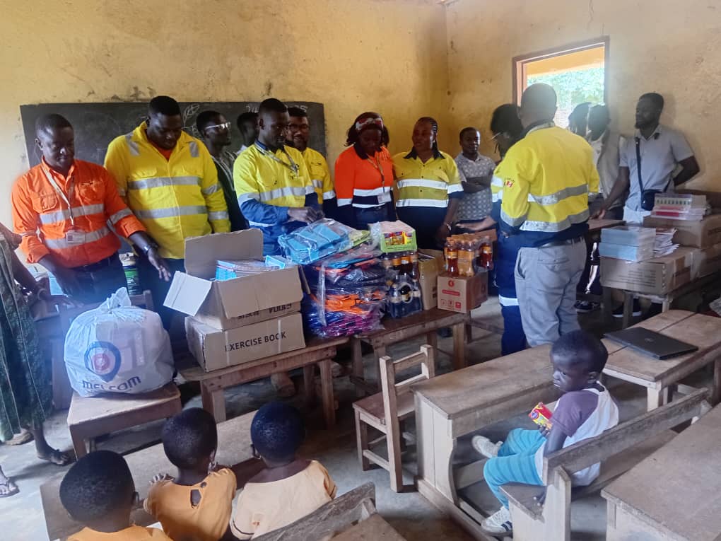 Asante Gold Corporation presents educational materials to Nsuansua ...