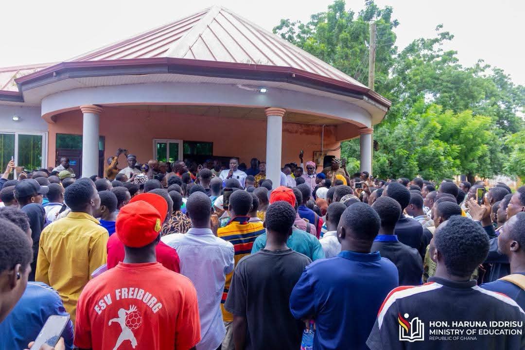 Education Minister pledges 50 desktop computers to TaTU students ...
