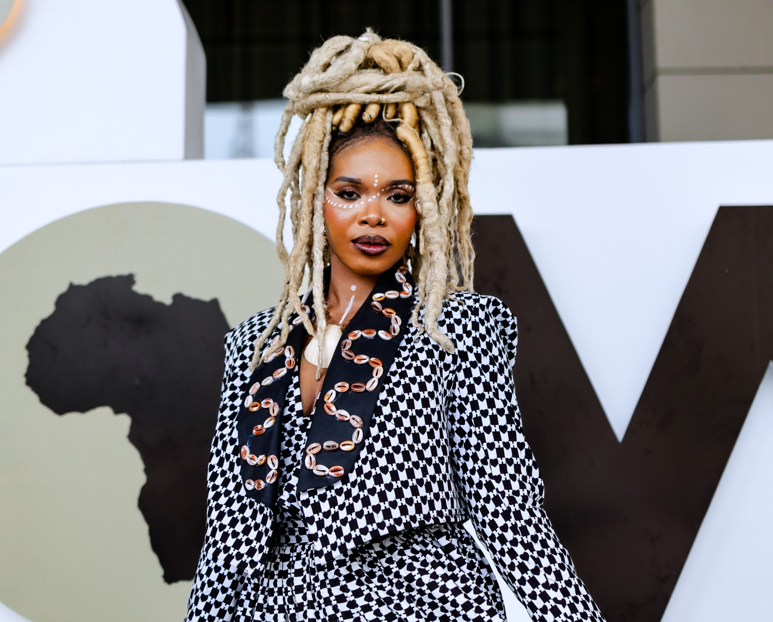 Ghanaian songstress Enam delivers stunning performance at African Oil ...
