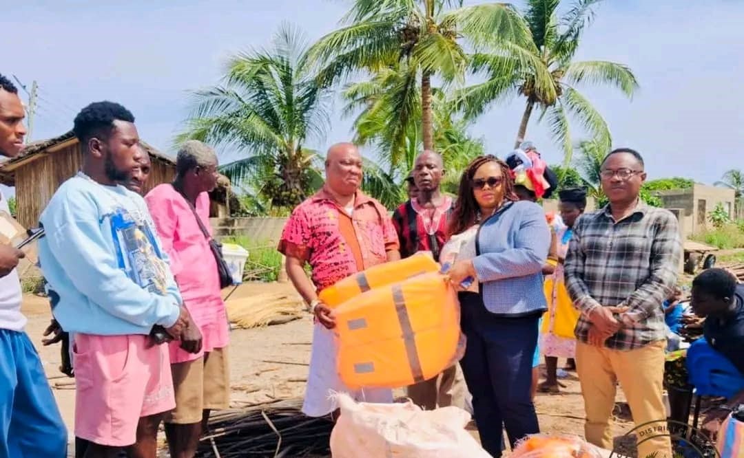 Anloga DCE donates life jackets to hard-to-reach communities | Ghana ...