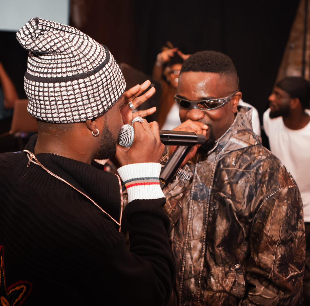 Fameye dazzles at London concert, draws surprise acts and football ...