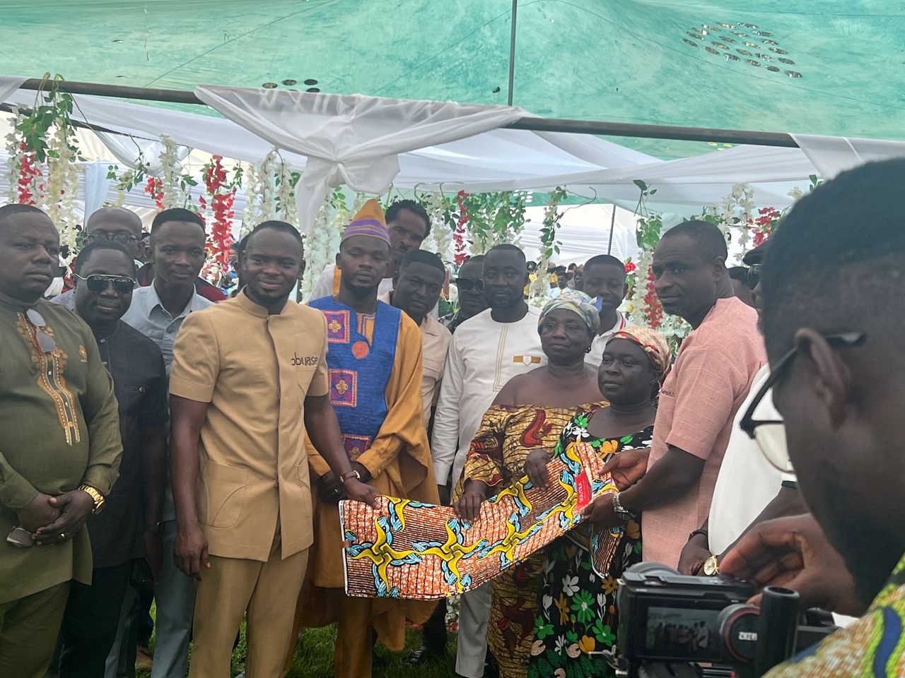 Obuasi Bitters CEO supports widows and vulnerable groups in Obuasi ...