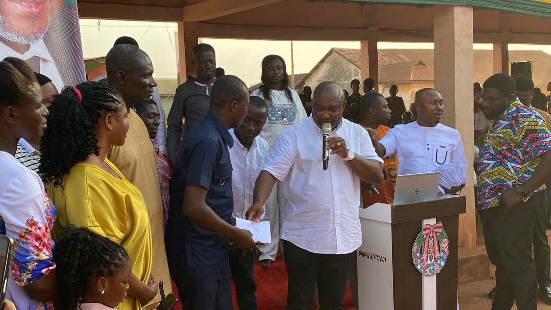 Berekum West MP allocates GH¢200,000 for needy students | Ghana News Agency
