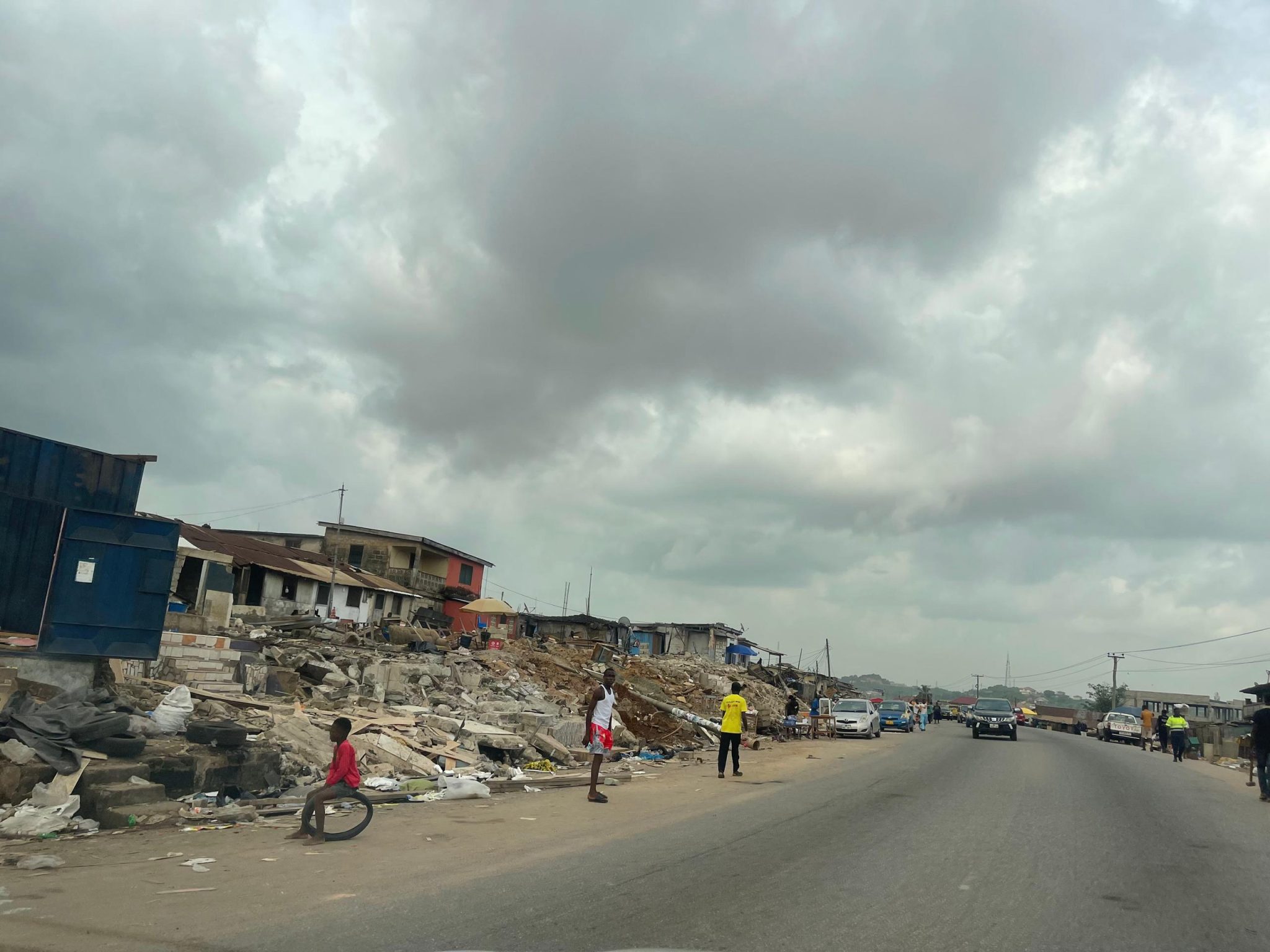 Big Push: Residents, shop owners begin removal of temporary structures ...